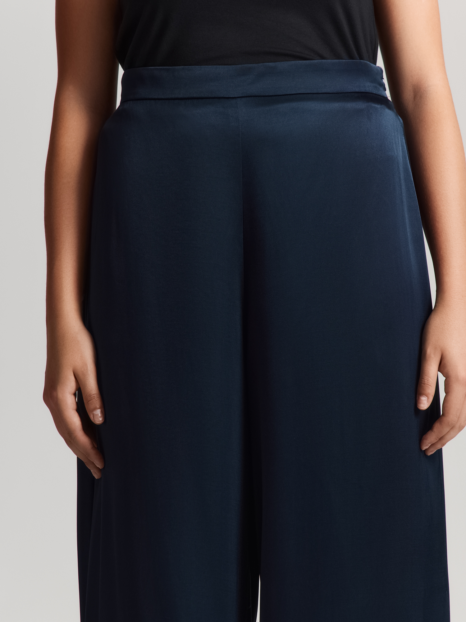 Брюки из атласной вискозы Lalis (арт. TR0660 , цвет Темно-синий) - купить за 8 999 ₽ в интернет ...